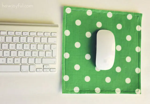 DIY mouse pad: Super easy fabric scrap mousepad tutorial